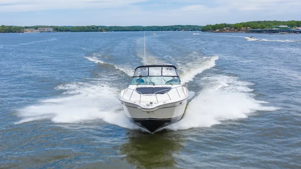 Rent this 41' Maxum on Anchor